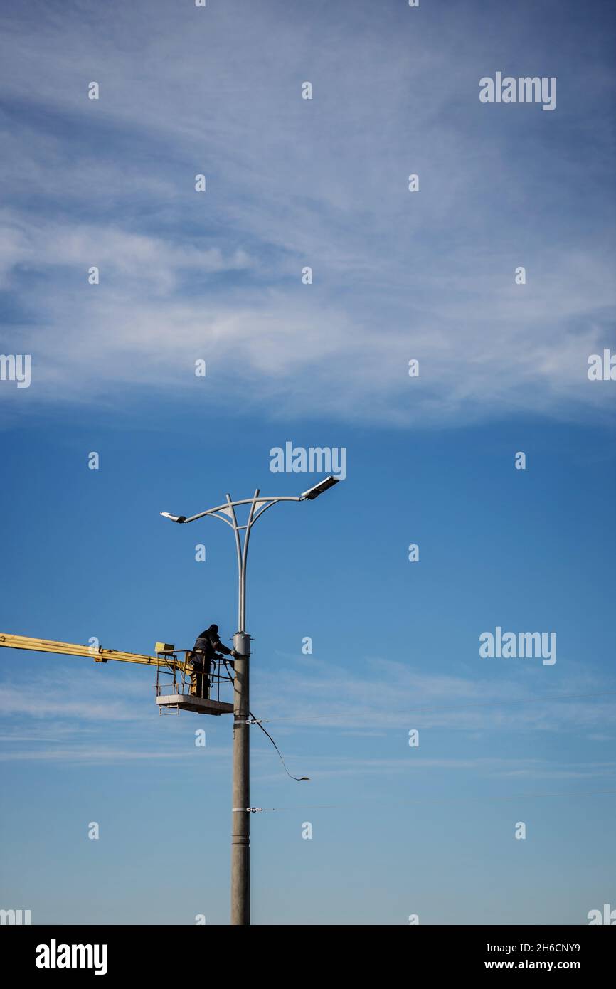 Street lamp repair maintenance hi-res stock photography and images - Alamy