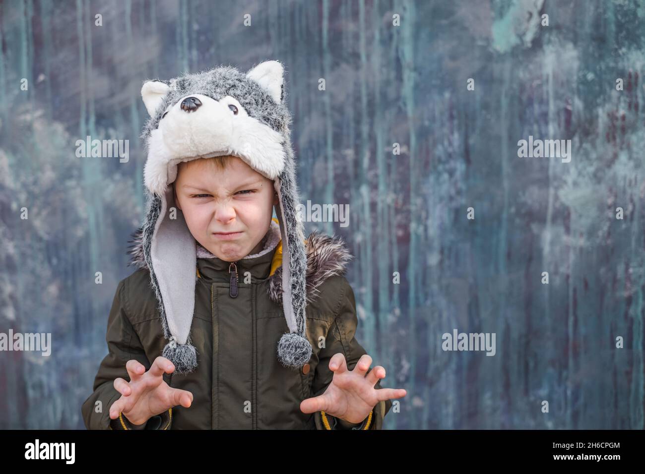 Angry wolf face hi-res stock photography and images - Alamy