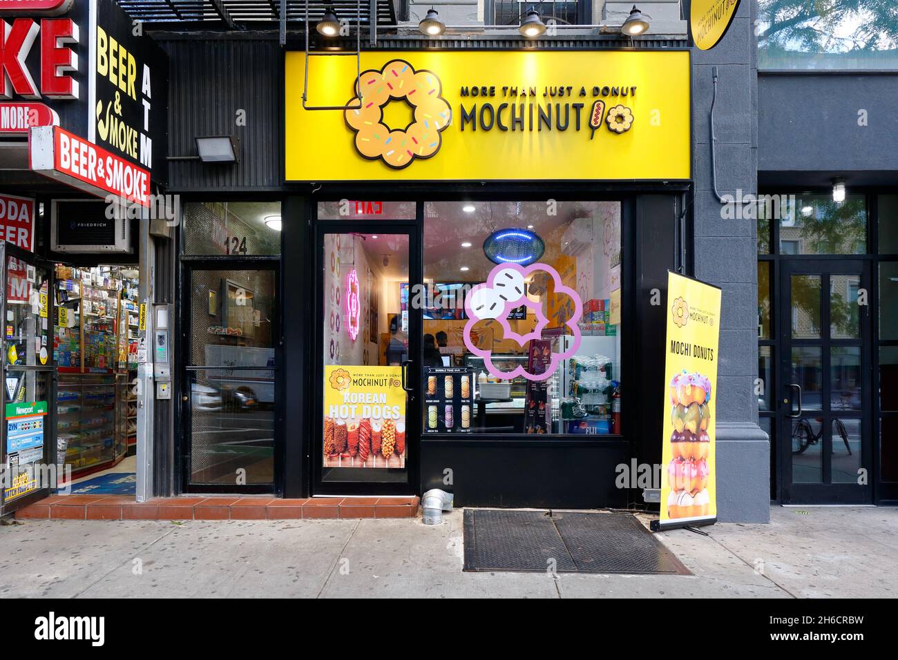 Donut shop exterior hi-res stock photography and images - Alamy