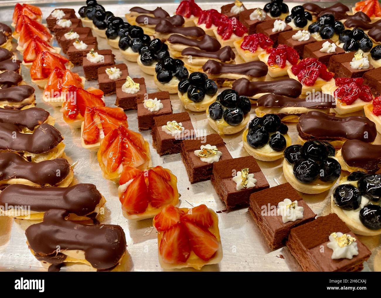Eclair pattern hi-res stock photography and images - Alamy