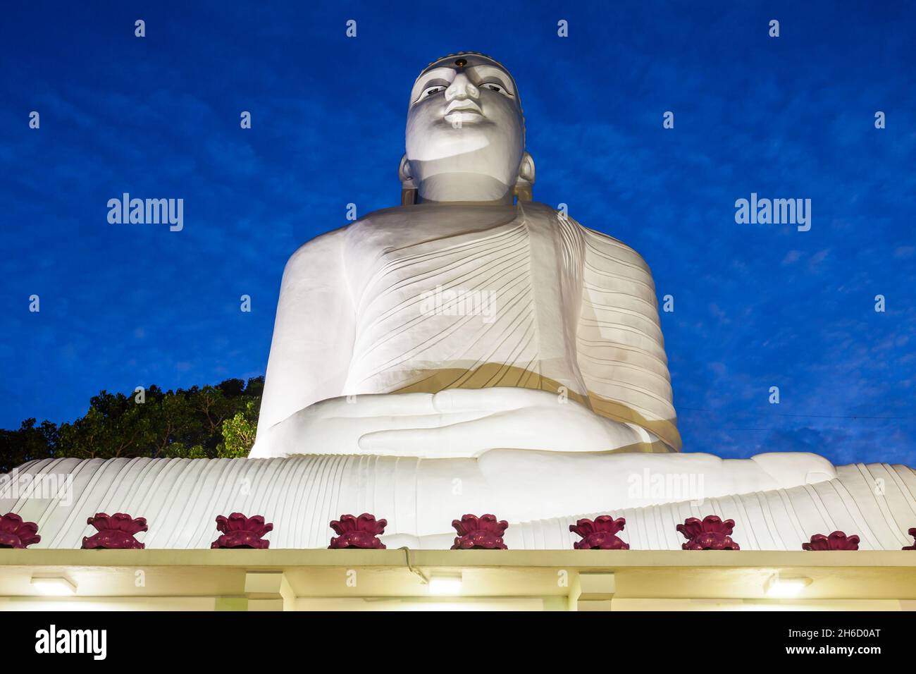 Bahirawa Kanda or Bahirawakanda Vihara Buddha Statue in Kandy, Sri ...