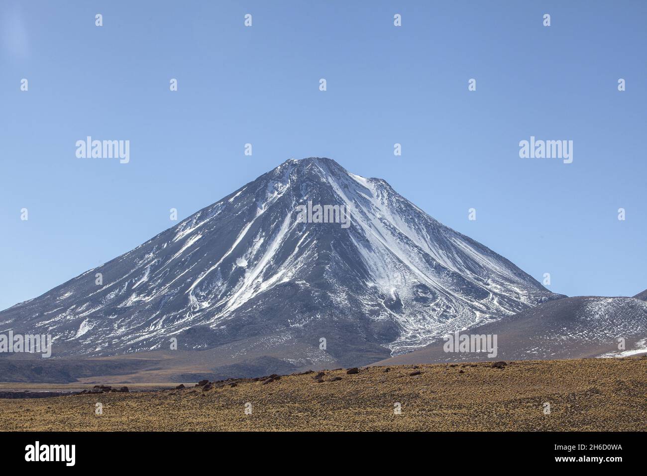 Snowy Miniques volcano in Antofagasta, Chile Stock Photo - Alamy