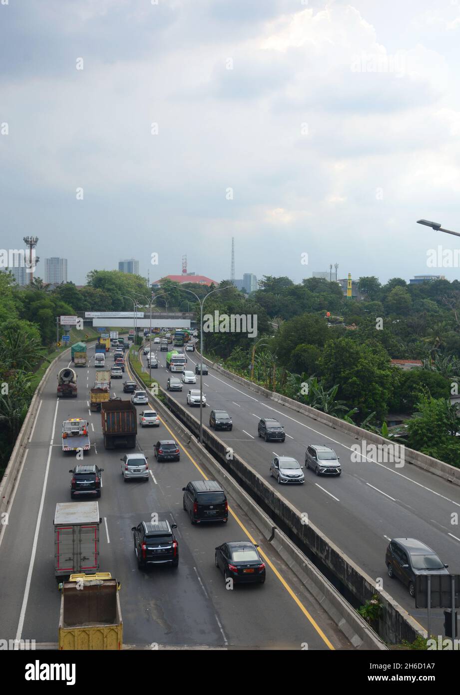 road conditions on a toll road in Jakarta, Indonesia Stock Photo - Alamy