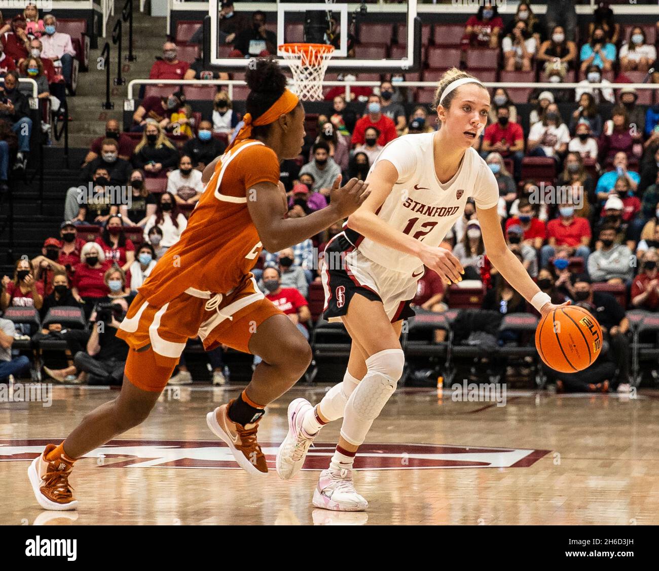 Maples Pavilion Stanford, CA. 14th Nov, 2021. CA, U.S.A. Stanford guard ...