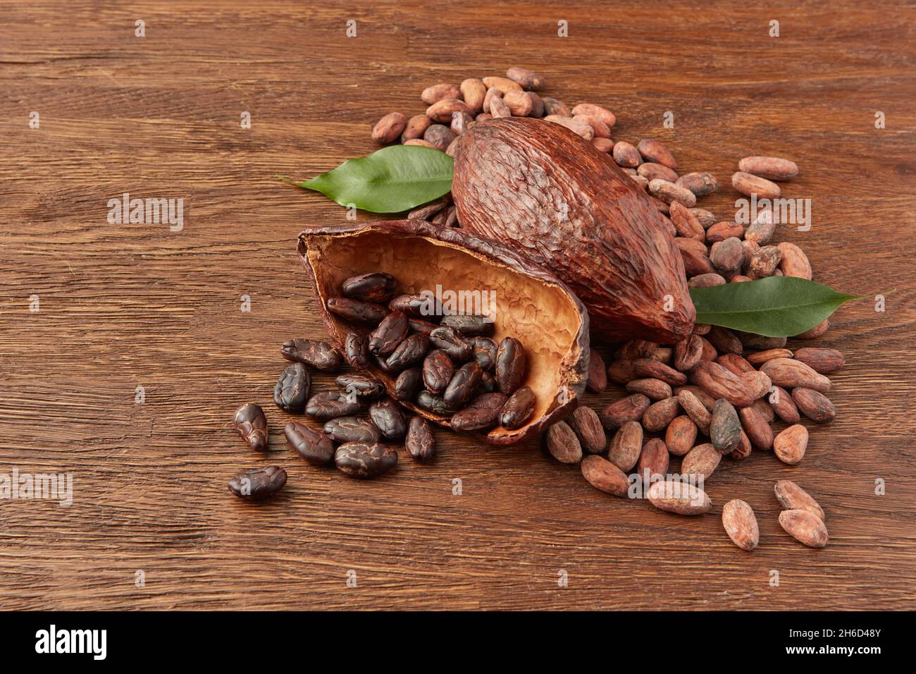 Pods with peeled and unpeeled cocoa beans Stock Photo - Alamy
