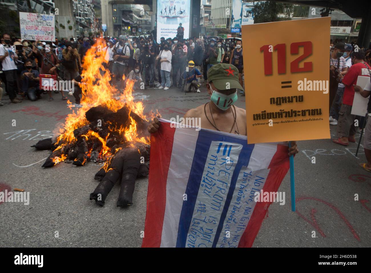 Bangkok, Bangkok, Thailand. 14th Nov, 2021. Demonstrators stand with ...