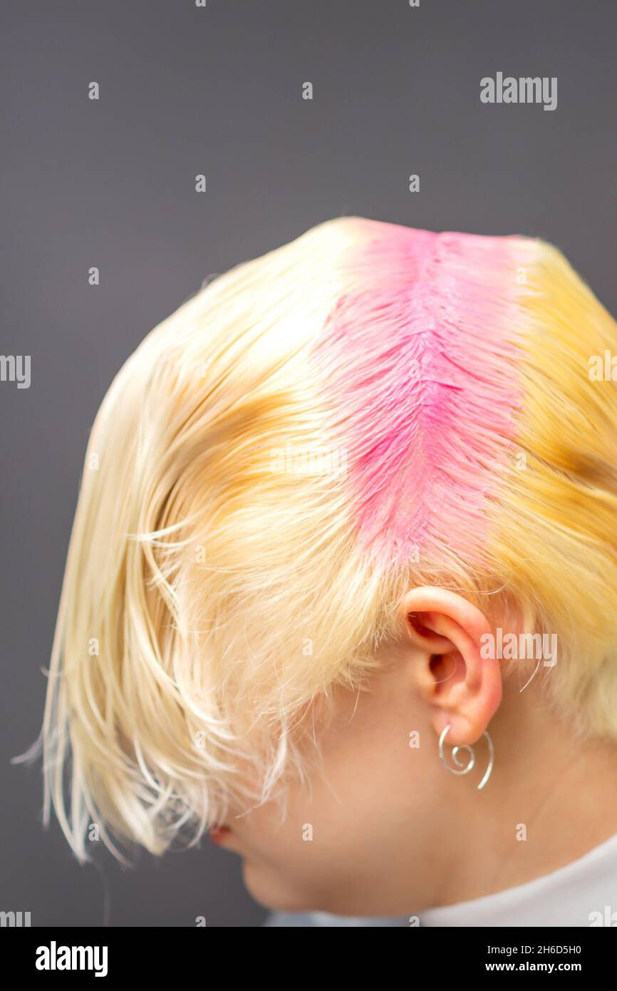 Applying hair dye roots woman hi-res stock photography and images - Alamy
