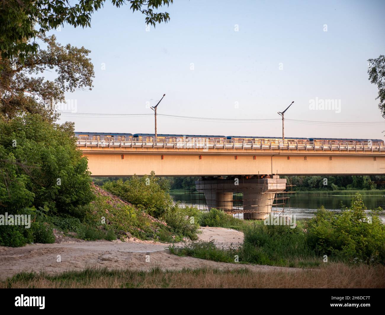 Metro bridge under construction river hi-res stock photography and ...