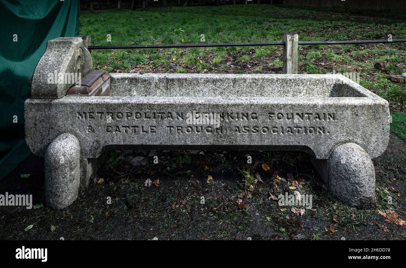 Cattle trough and drinking fountain, Spaniards Road, Hampstead Heath ...
