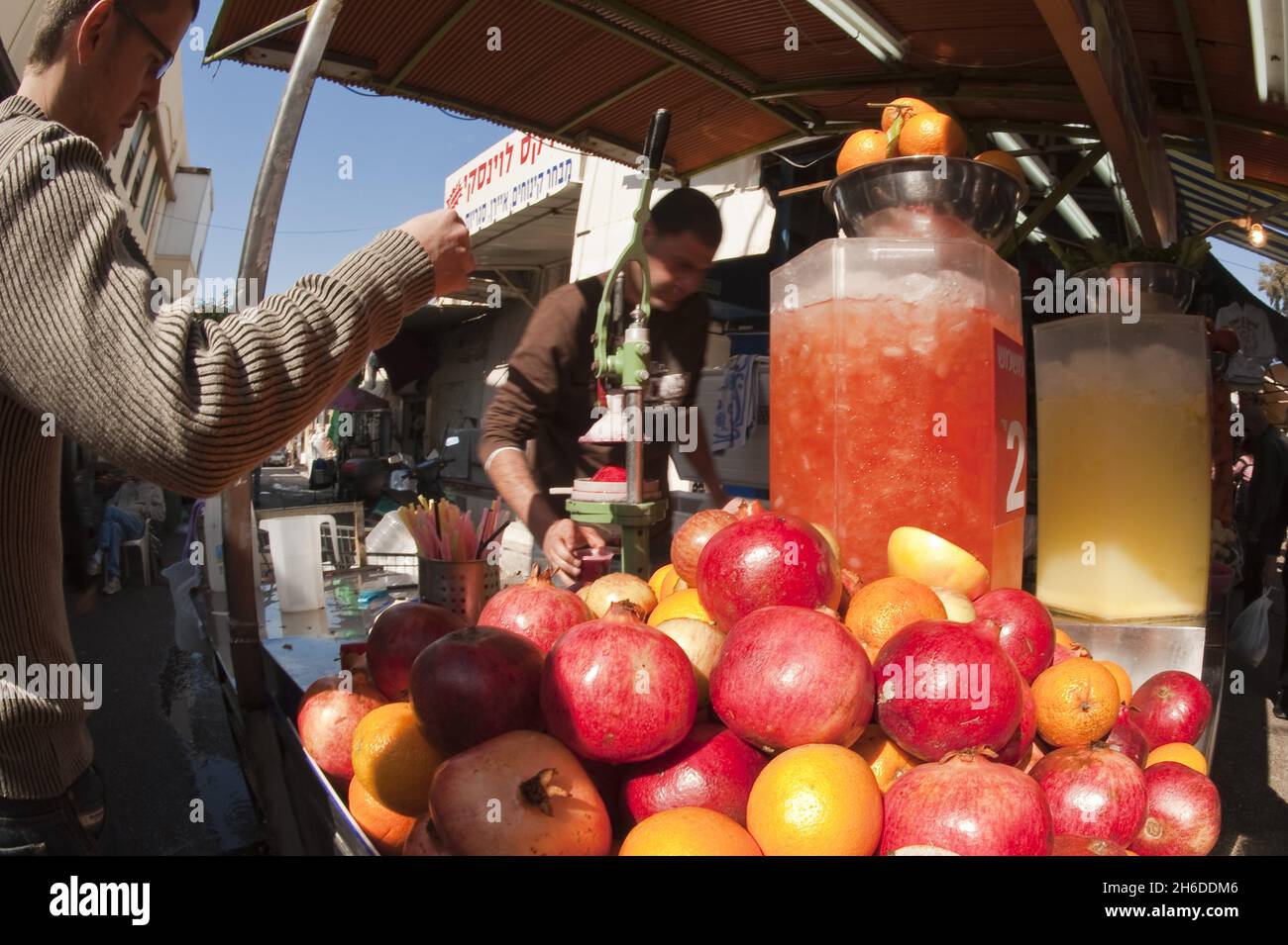Juice tel aviv hi-res stock photography and images - Alamy