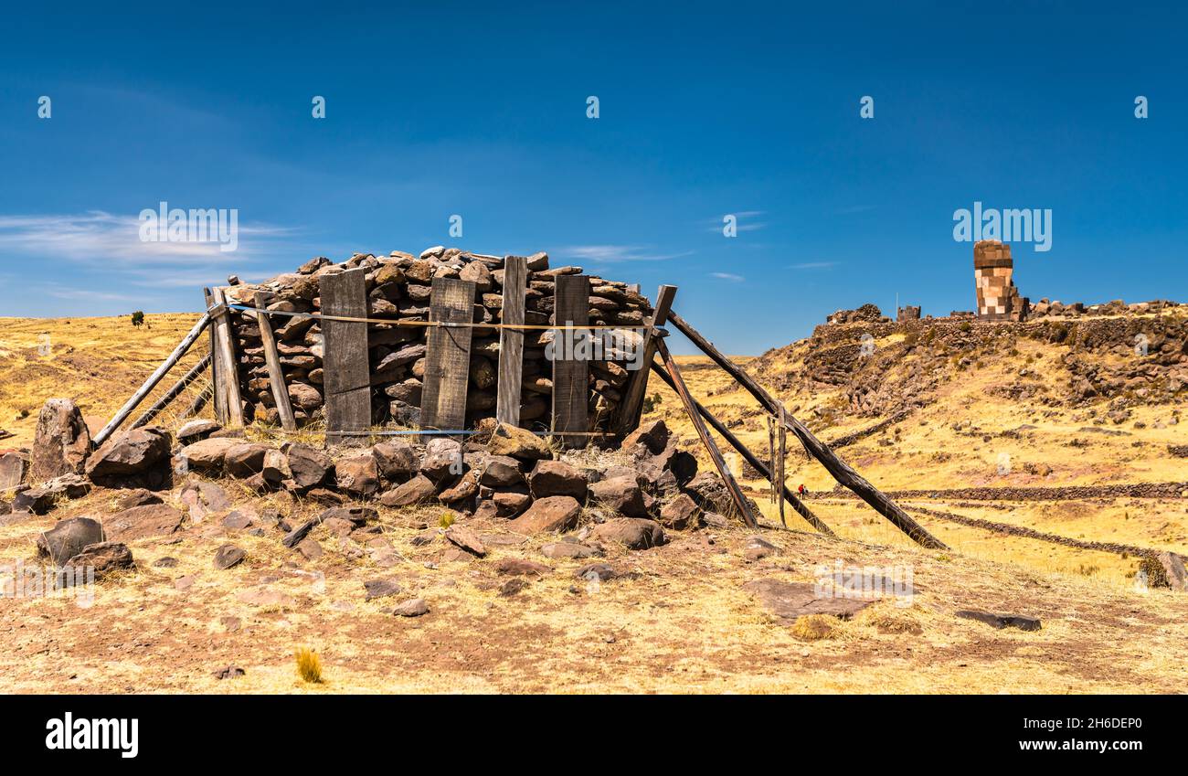 Sillustani, a pre-Incan cemetery near Puno in Peru Stock Photo - Alamy