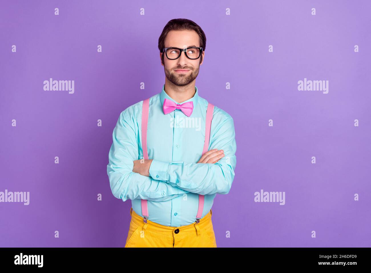 Photo of leader millennial brunet man crossed arms look promo wear tie ...