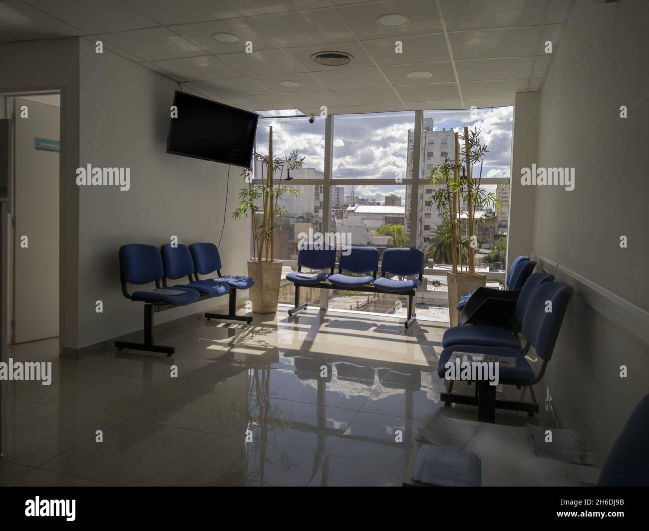 Empty doctors office waiting room hi-res stock photography and images ...