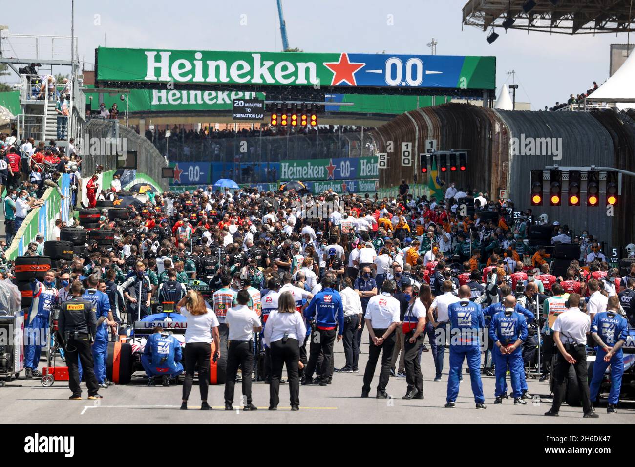 F1 grand prix starting grid hi-res stock photography and images - Alamy
