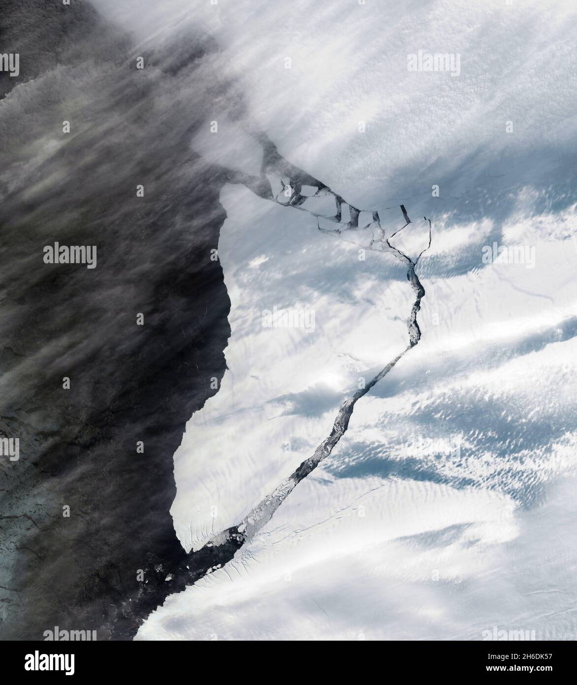 Iceberg calving hi-res stock photography and images - Alamy