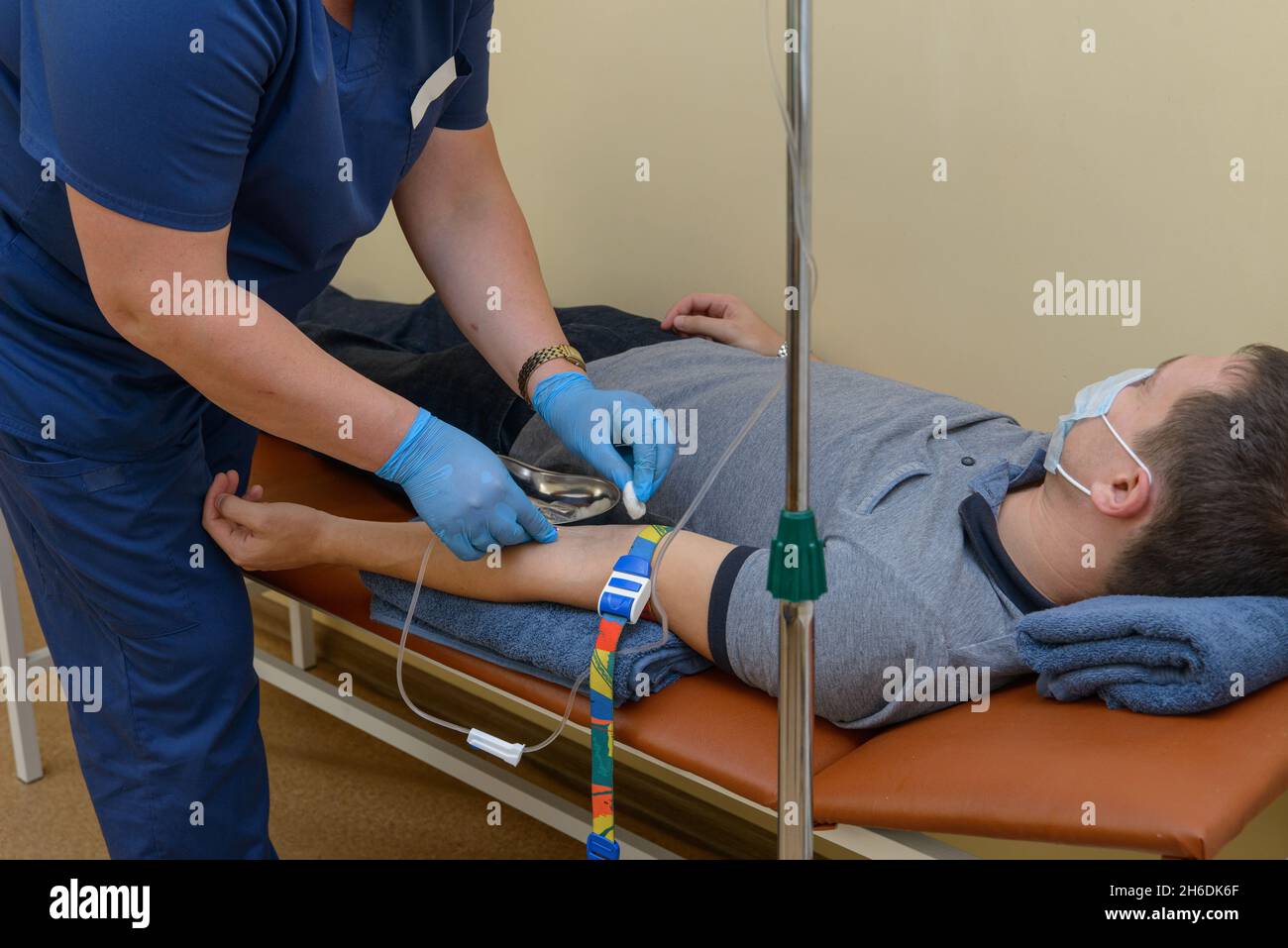 nurse puts the patient medical drip into a vein Stock Photo - Alamy