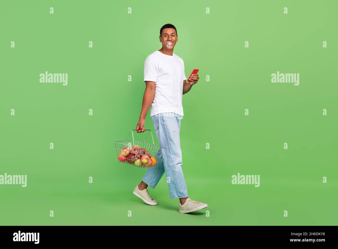 Photo positive guy buyer hi-res stock photography and images - Alamy