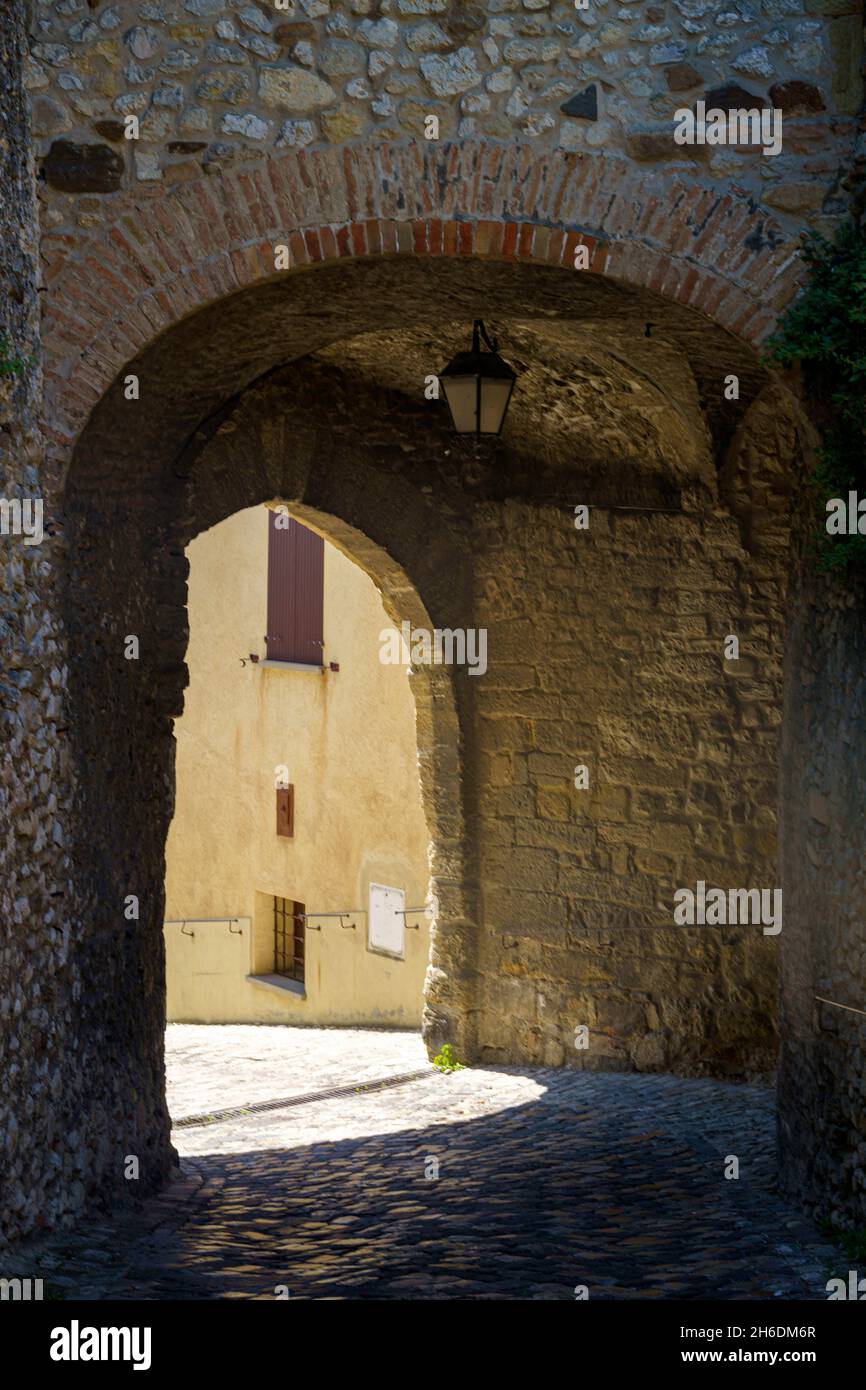 Verucchio, Rimini province, Emilia-Romagna, Italy: old typical street ...