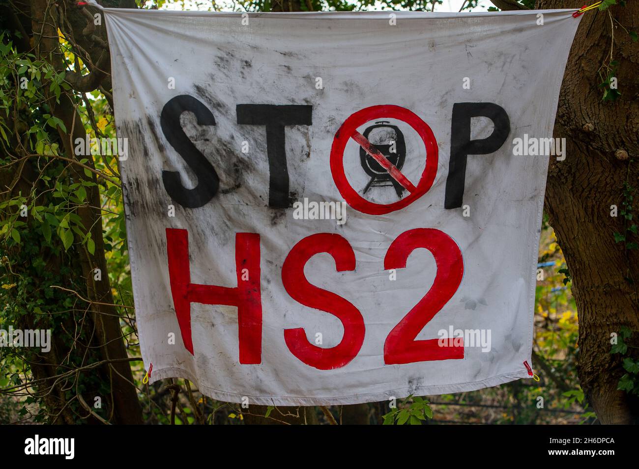Stop hs2 sign hi-res stock photography and images - Alamy
