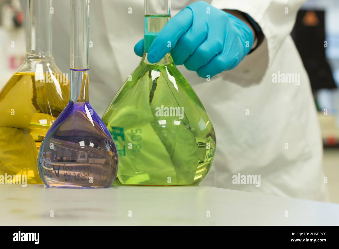 Pharmaceutical analysis hi-res stock photography and images - Alamy