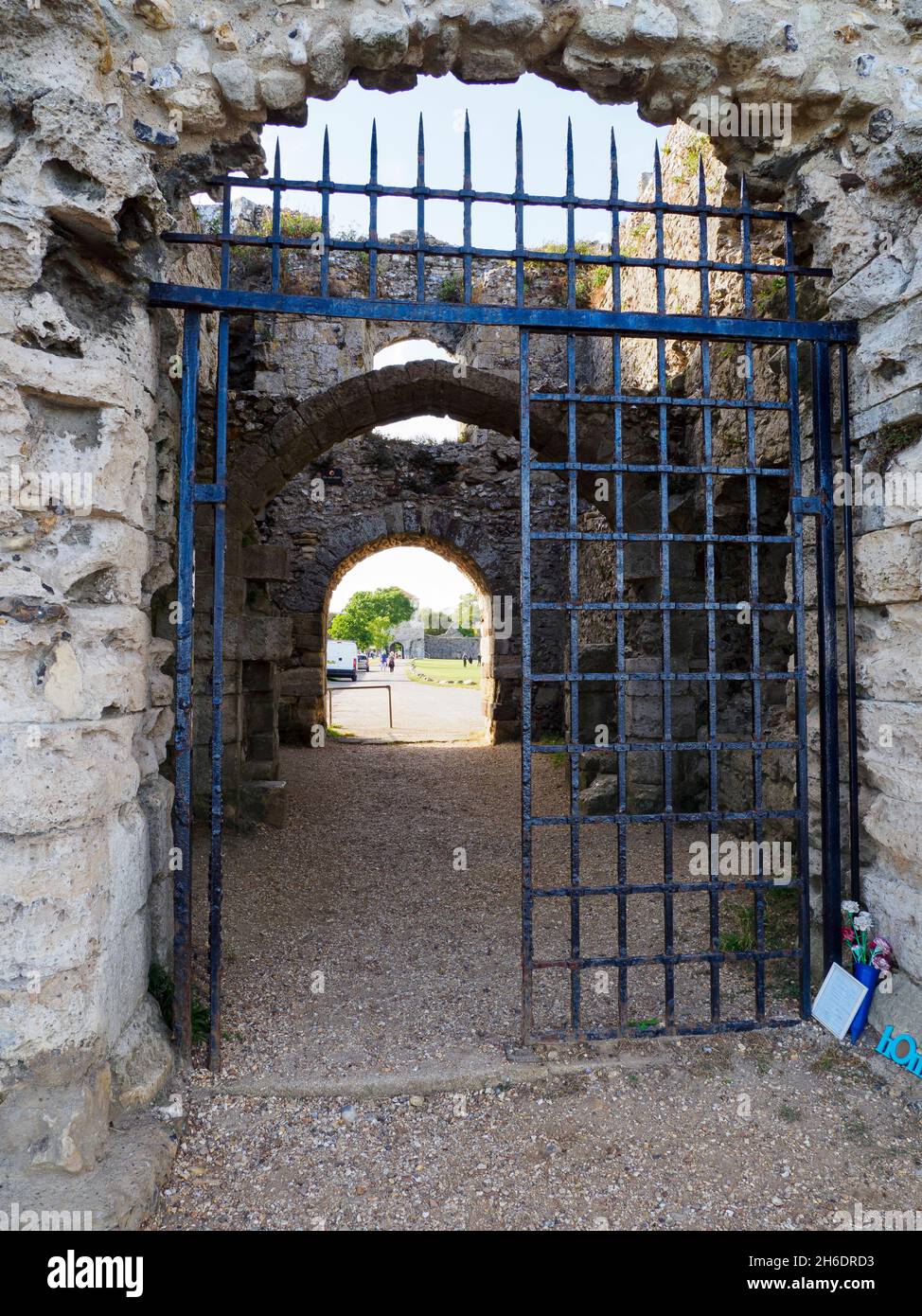 Castle metal gate hi-res stock photography and images - Alamy