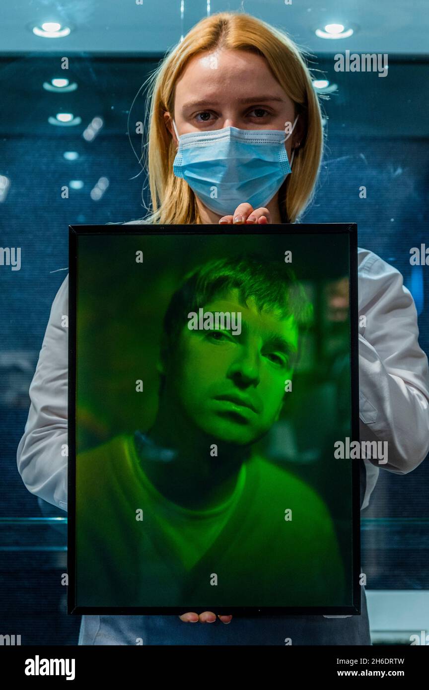 Noel gallagher 1997 hi-res stock photography and images - Alamy