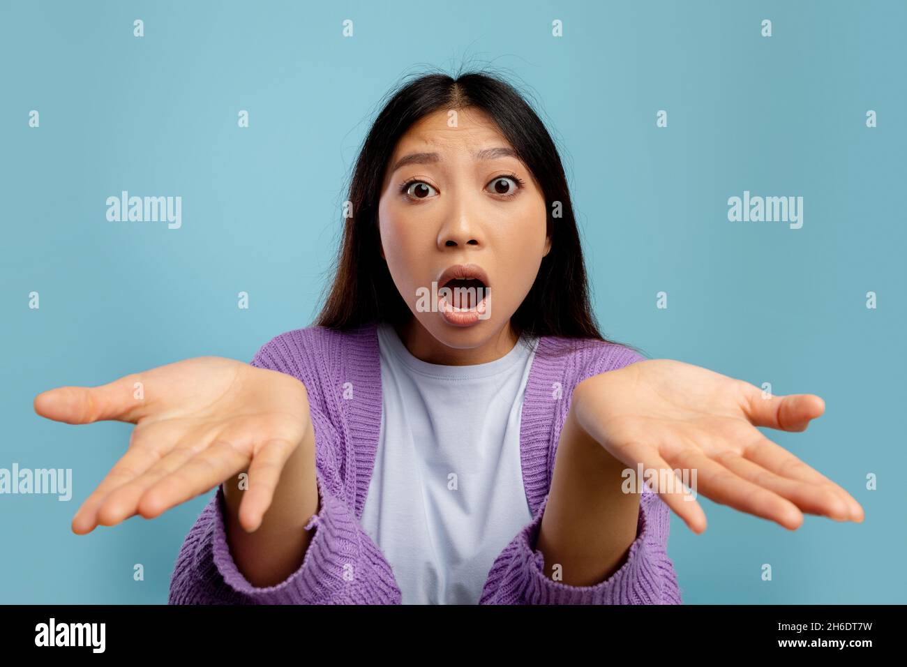 Unbelievable concept. Shocked asian lady with open mouth and palms ...