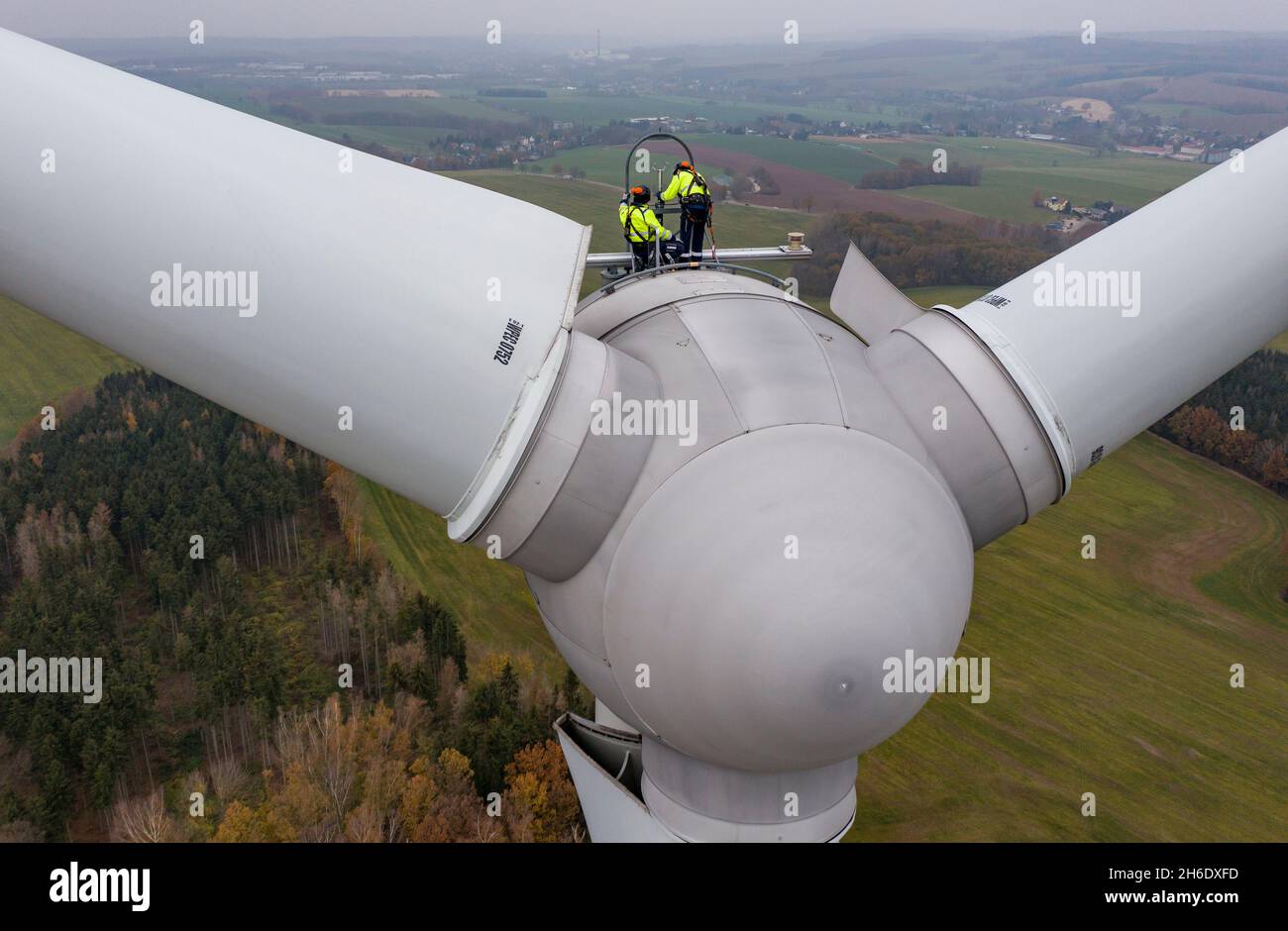 Bernsdorf, Germany. 15th Nov, 2021. Two technicians from Sabowind GmbH ...
