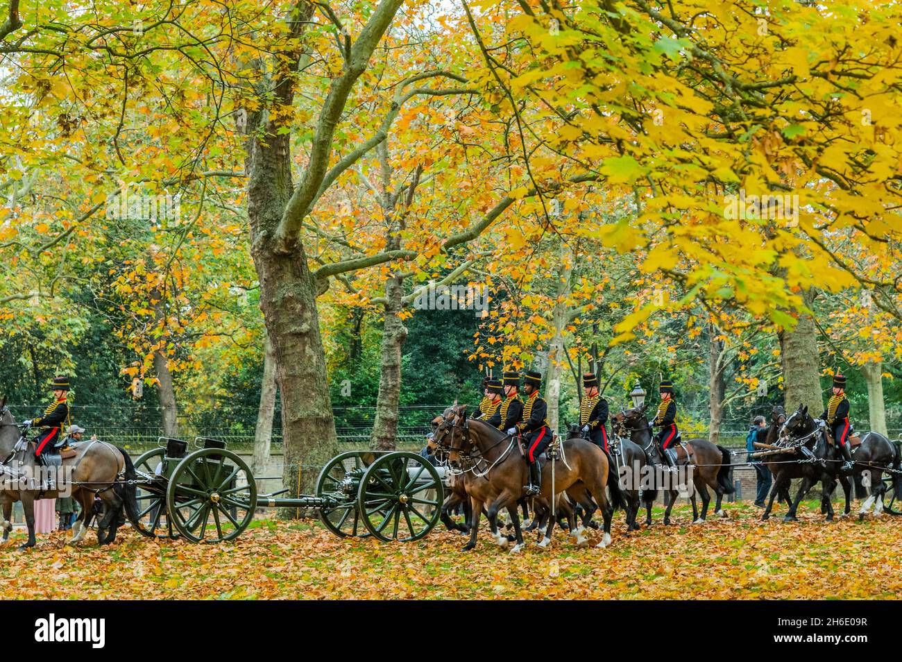 London, UK. 15th Nov, 2021. King's Troop Royal Horse Artillery mark the ...