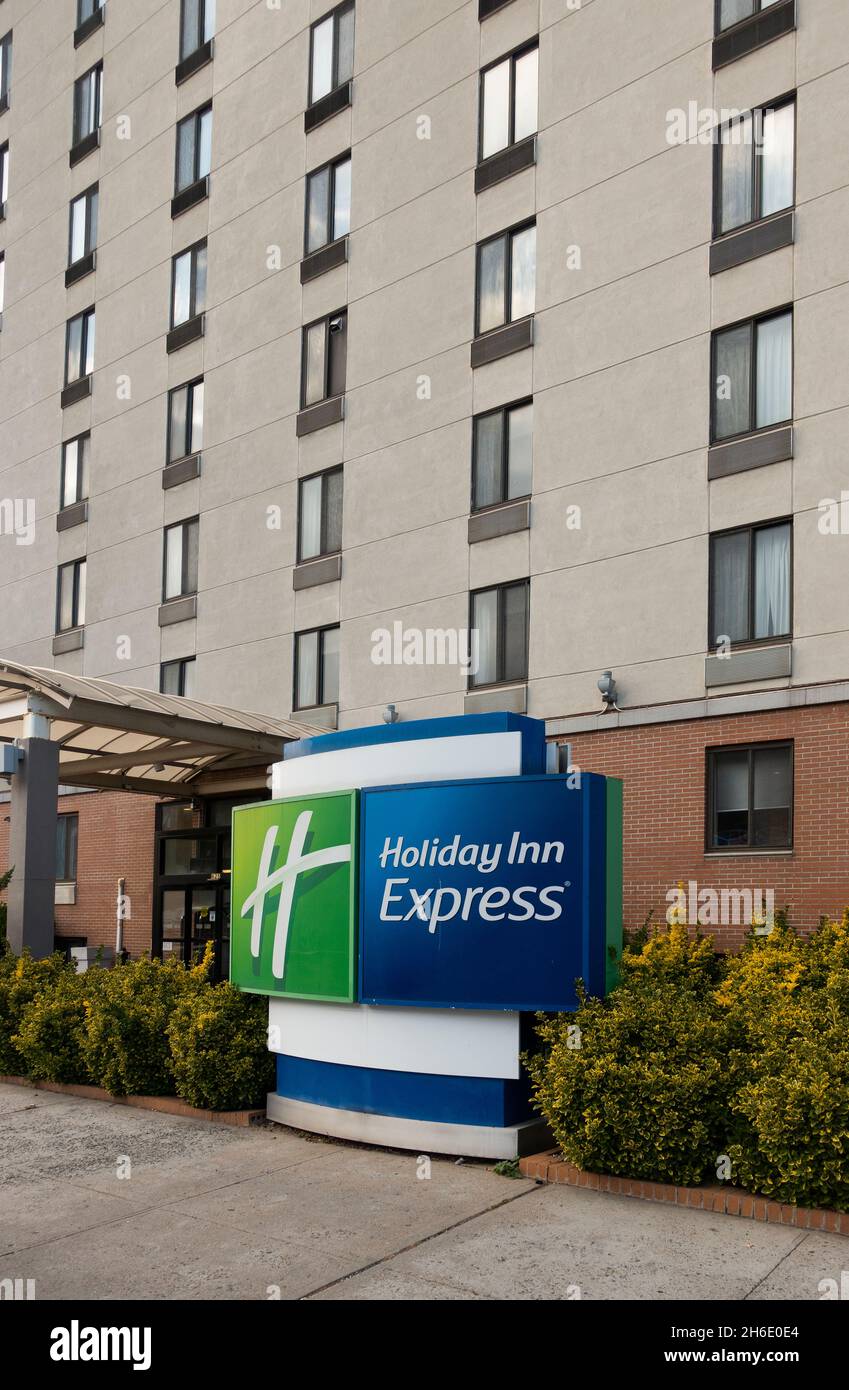 Holiday inn express sign hi-res stock photography and images - Alamy