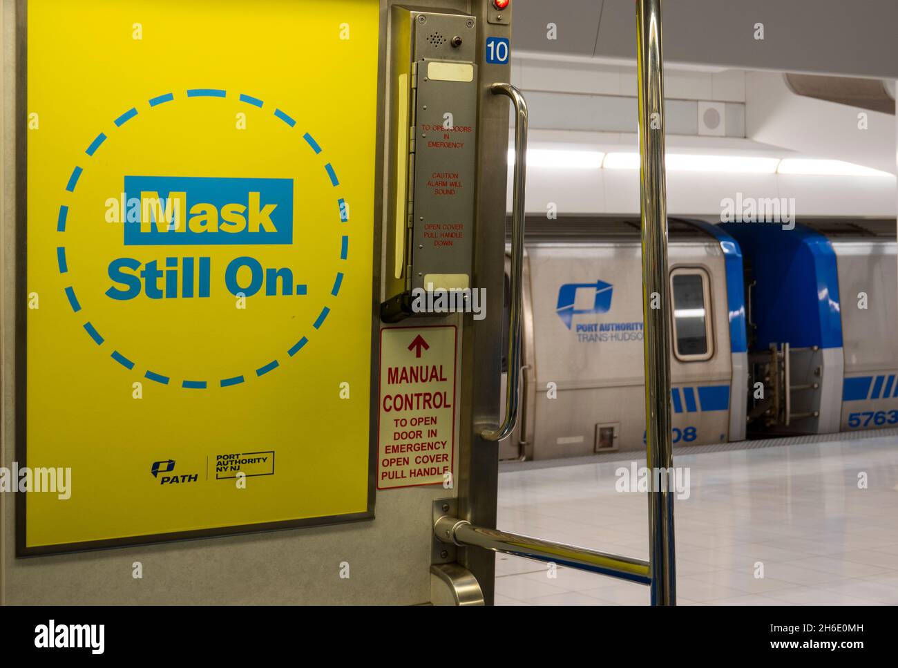 PATH station at the World Trade Center subway platform to Hoboken NJ ...