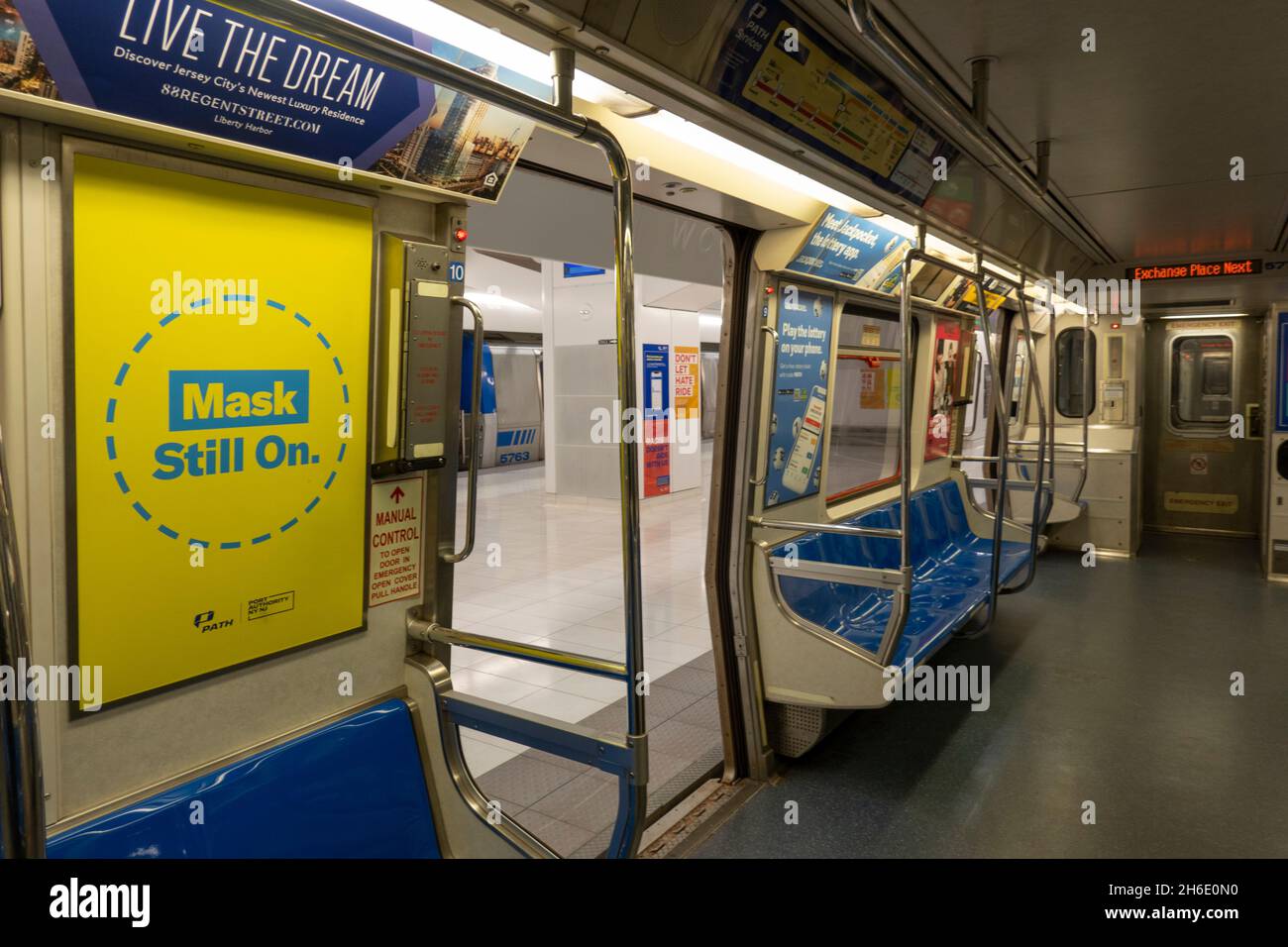 PATH station at the World Trade Center subway platform to Hoboken NJ ...