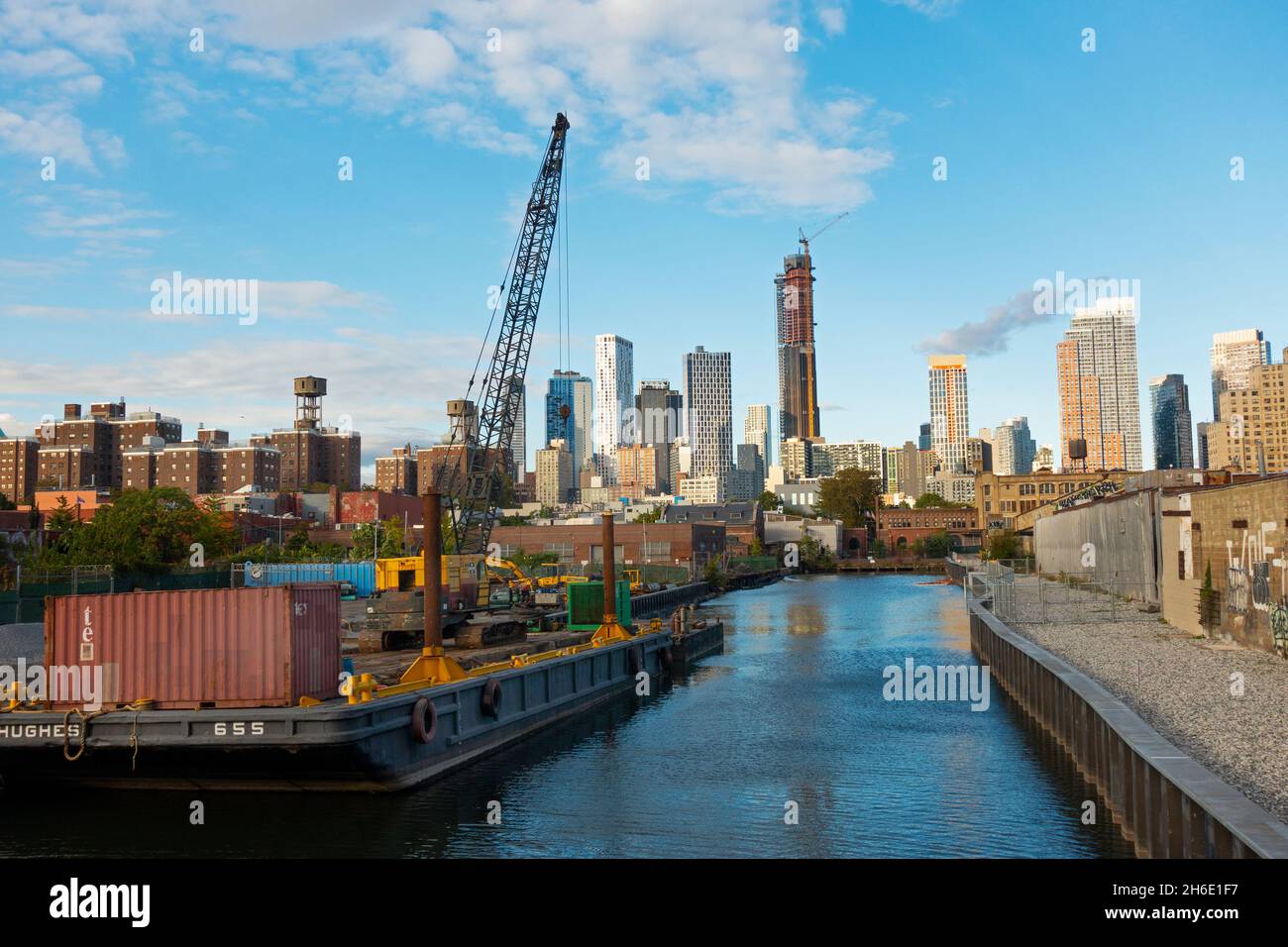 Working canal barge hi-res stock photography and images - Alamy