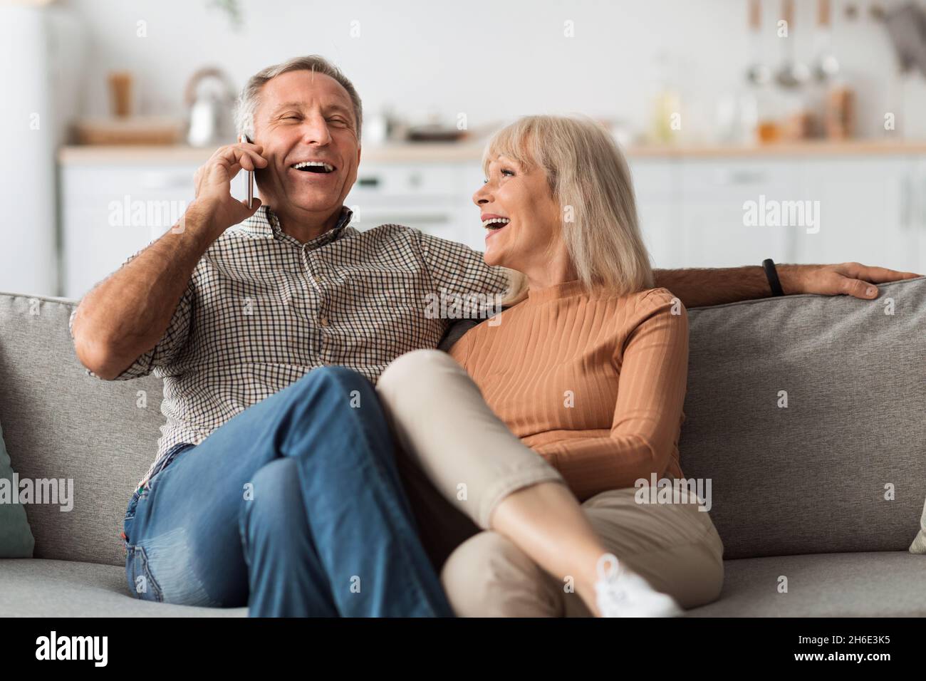Older couple talking hi-res stock photography and images - Alamy