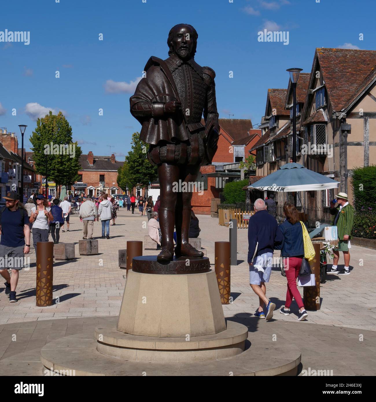 statue of playwright and poet William Shakespeare,Henley Street ...