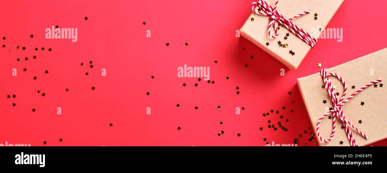 Christmas presents box. New Year or Christmas flat lay top view Xmas ...