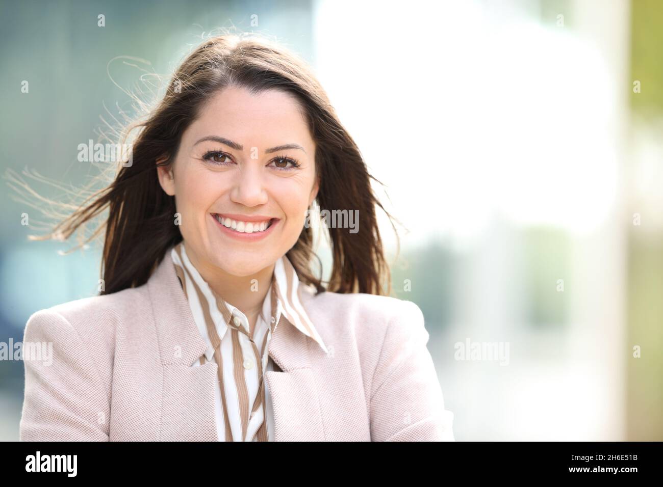 Female executive smiling at camera hi-res stock photography and images ...