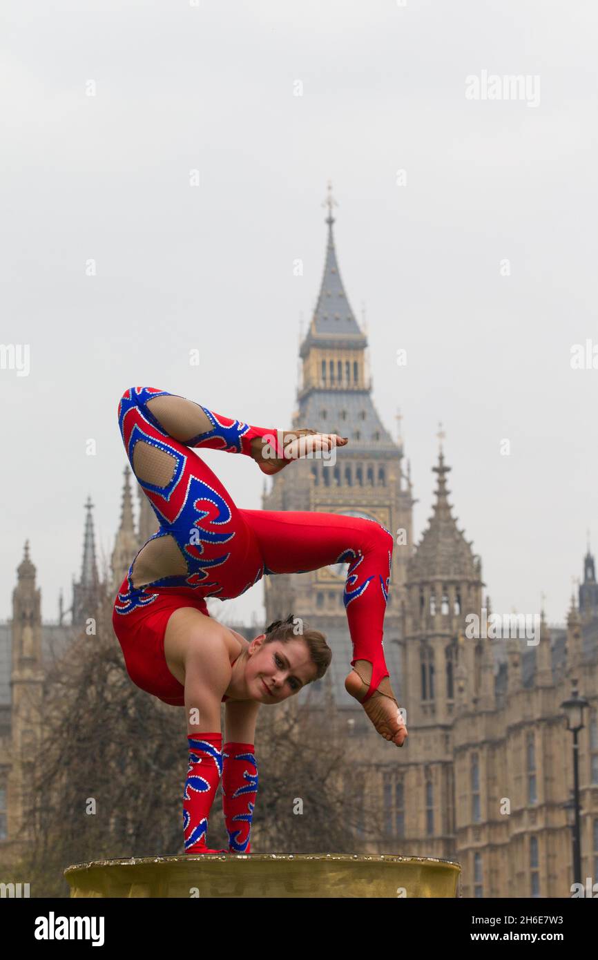 Contortionists hi-res stock photography and images - Alamy