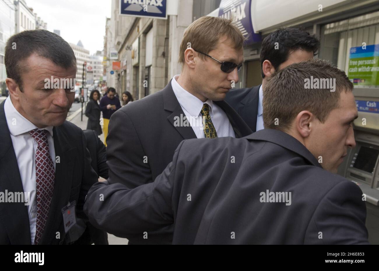 PC Simon Harwood (glasses), the police officer who pushed Ian Tomlinson ...