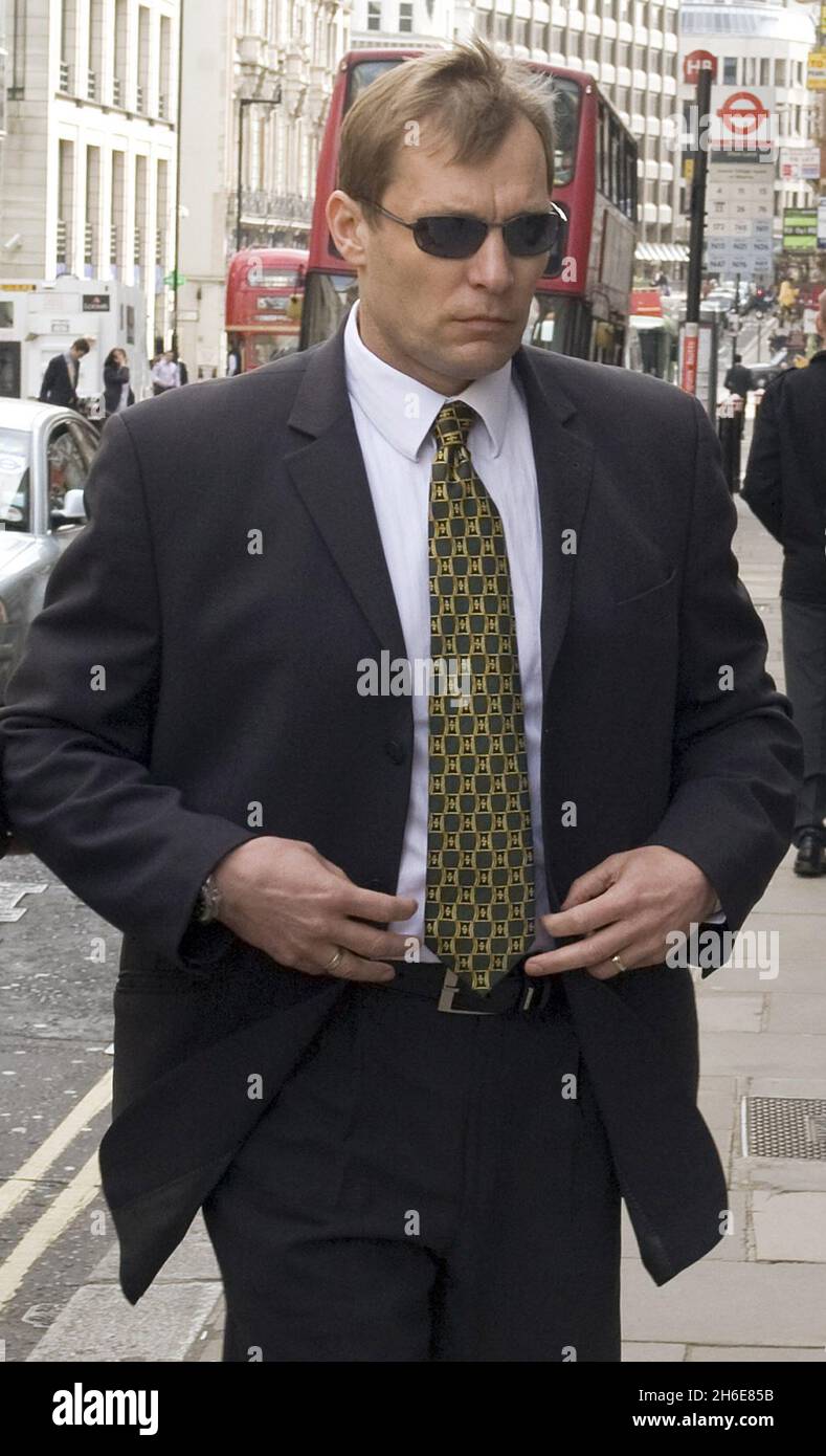 PC Simon Harwood (glasses), the police officer who pushed Ian Tomlinson ...