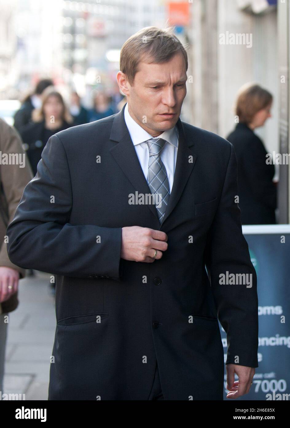PC Simon Harwood, the police officer who pushed Ian Tomlinson to the ...
