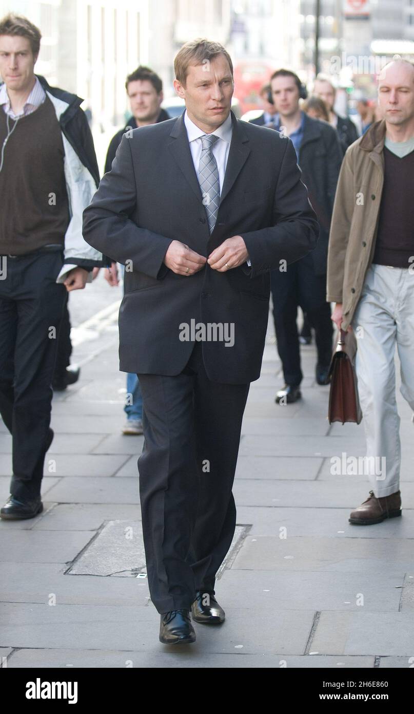 PC Simon Harwood, the police officer who pushed Ian Tomlinson to the ...