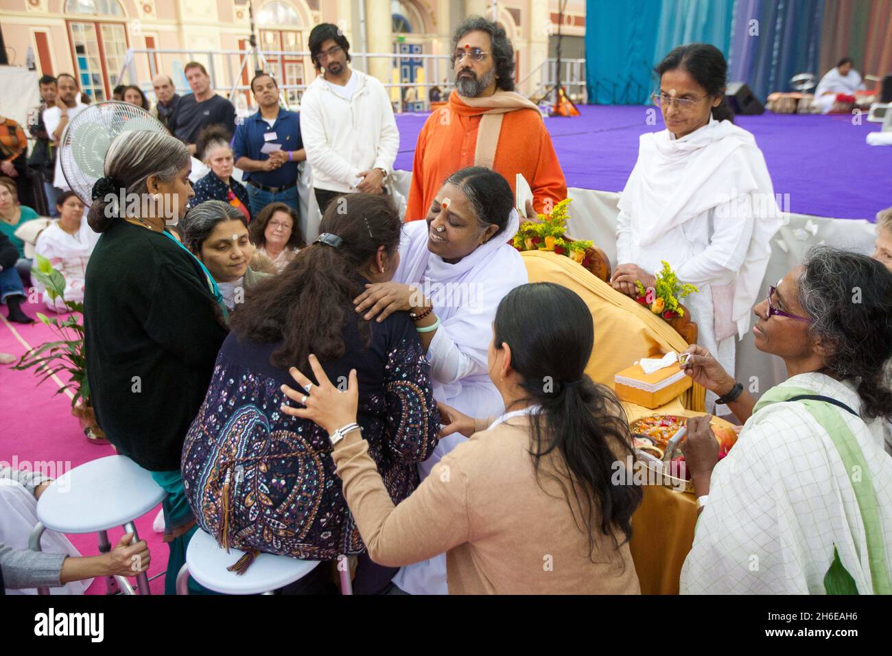 Amritanandamayi hi-res stock photography and images - Alamy
