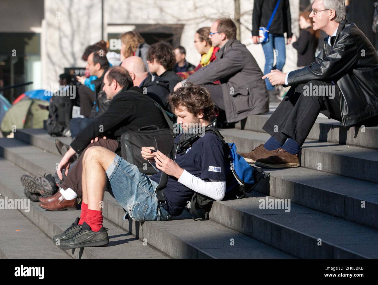 Office workers enjoy the hot weather at St Paul's cathedral in central ...