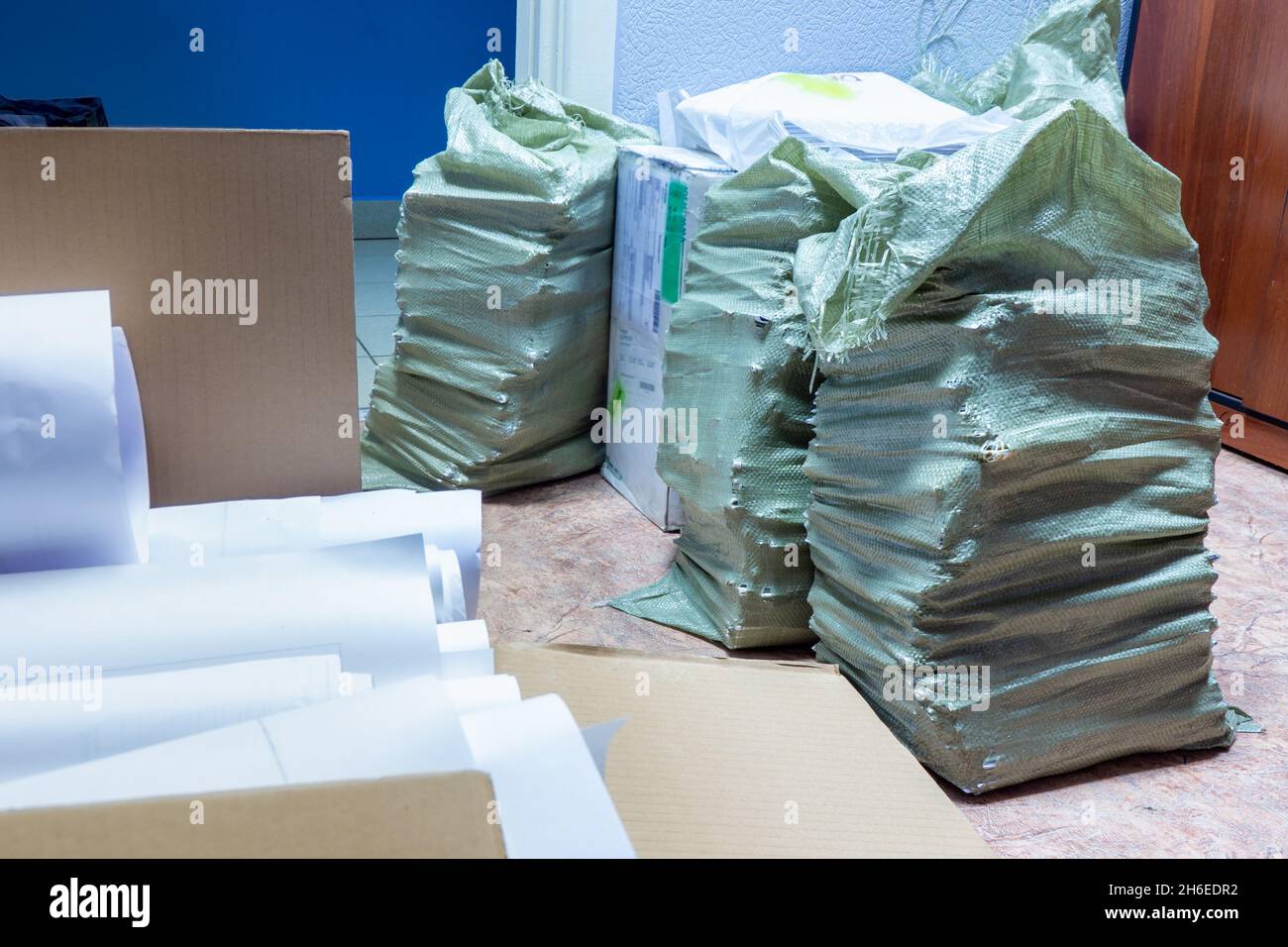 Litter and recycling of packaging hi-res stock photography and images ...