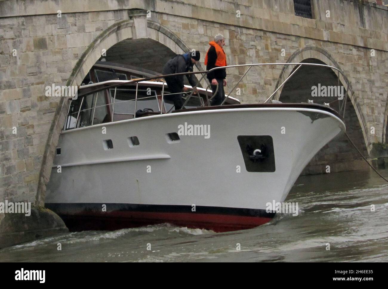 Dangers of boating hi-res stock photography and images - Alamy