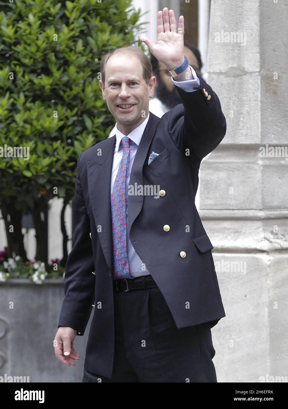 Prince Edward leaves the London Clinic after visiting his father The ...