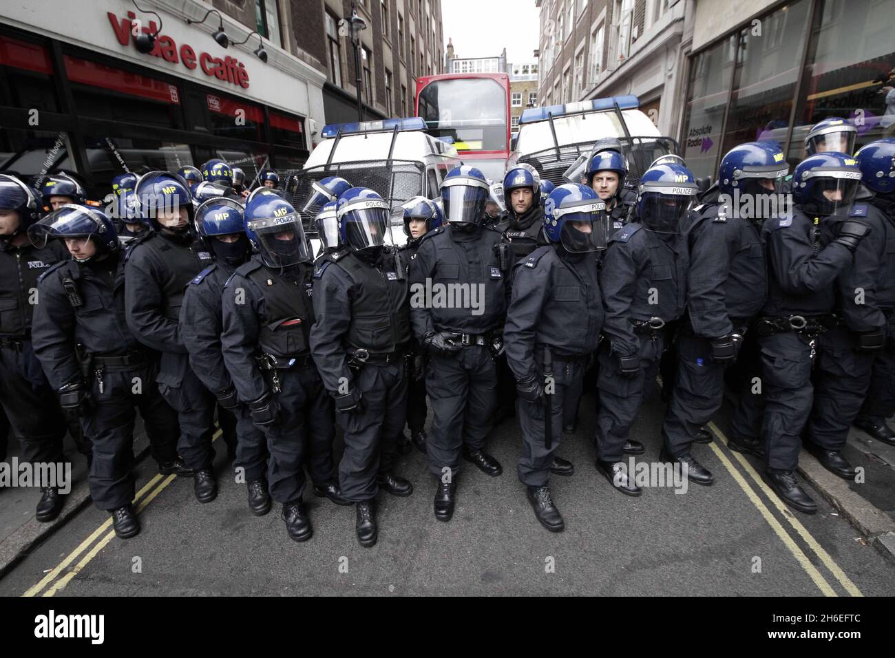 Riot police block off Golden Square in Soho Stock Photo - Alamy
