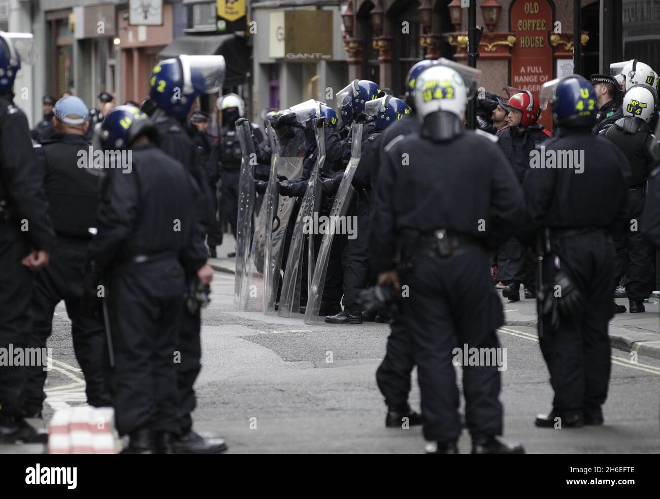 Riot police raid a property in Soho, London Stock Photo - Alamy