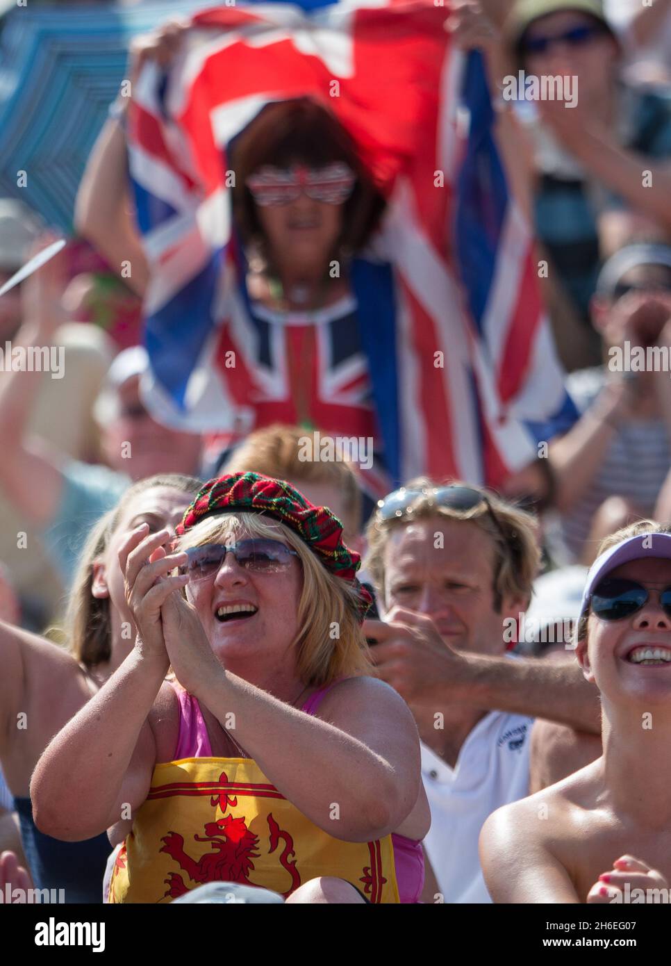 Wimbledon crowd union jack hi-res stock photography and images - Alamy